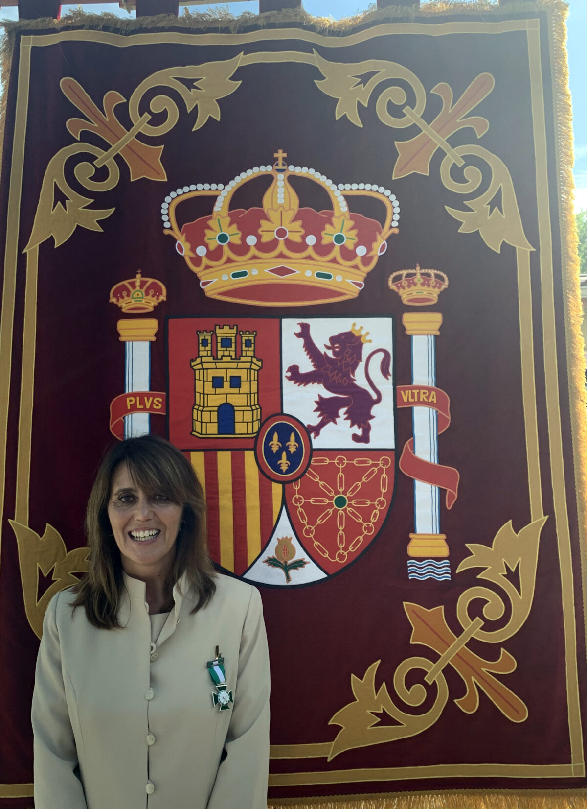 Yolanda Velasco, de Philip Morris, condecorada con la Cruz de la Orden ...